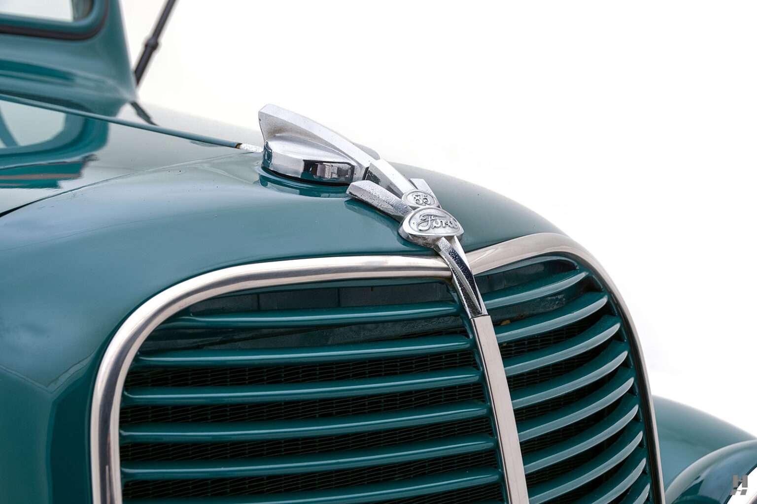 1937 Ford Model BB Touring Bus