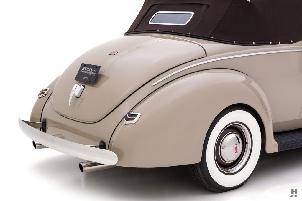 1940 Ford DeLuxe Convertible Coupe